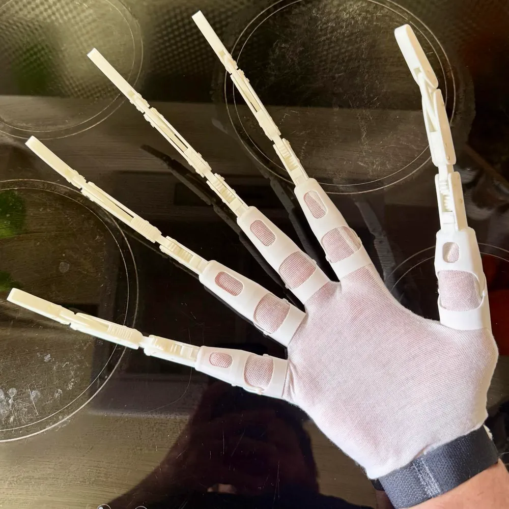 Articulated Finger Extensions Remixed by Faran3D MakerWorld: Download ...
