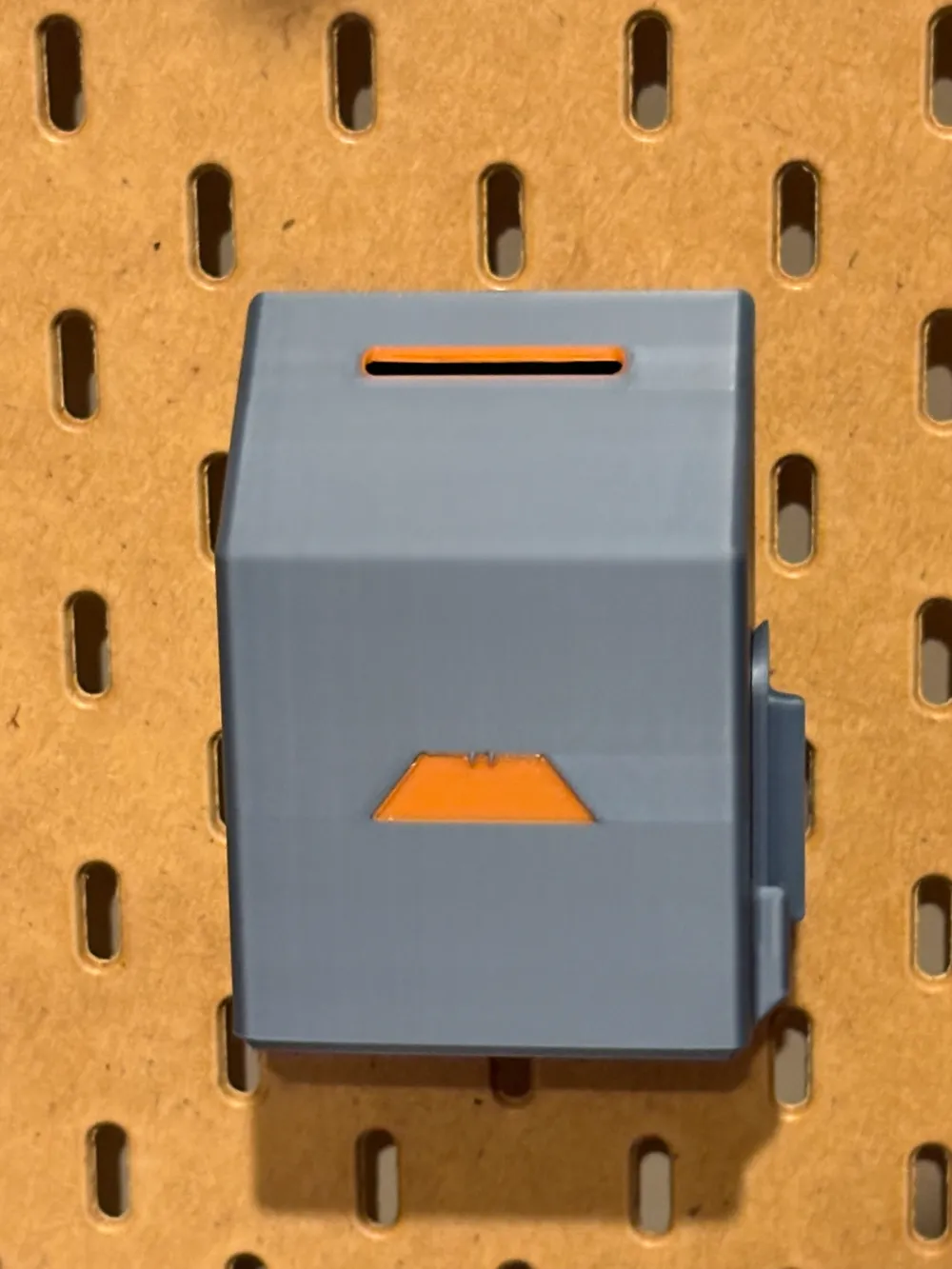 Skadis Utility Knife Blade Disposal Box by Geoff - MakerWorld