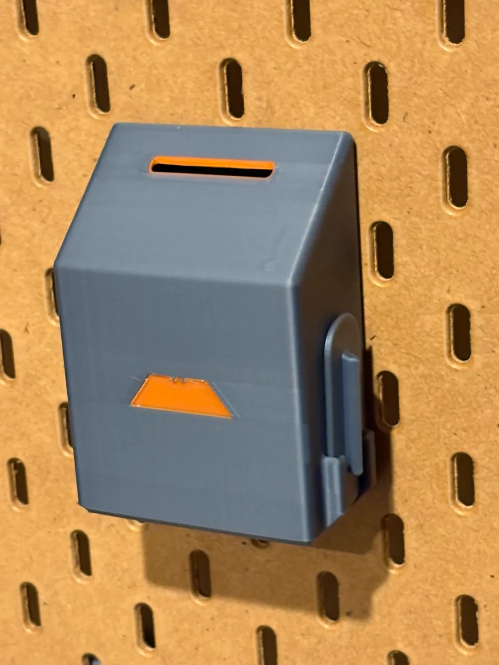 Skadis Utility Knife Blade Disposal Box by Geoff - MakerWorld
