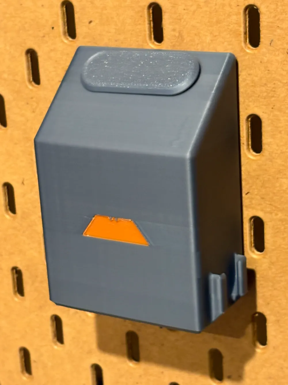 Skadis Utility Knife Blade Disposal Box by Geoff - MakerWorld