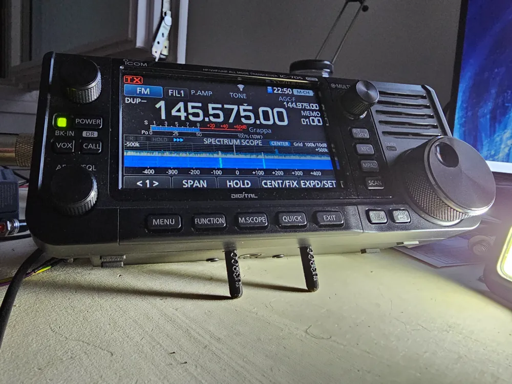 ICOM IC-705 screw support by PietroSkanta MakerWorld: Download Free 3D ...