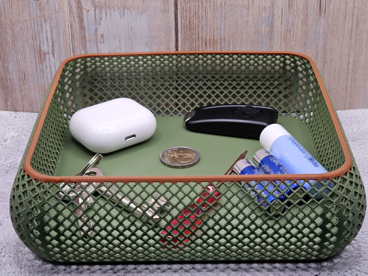 Schüssel im quadratischen Design mit diagonalem Muster und Deckel von ...