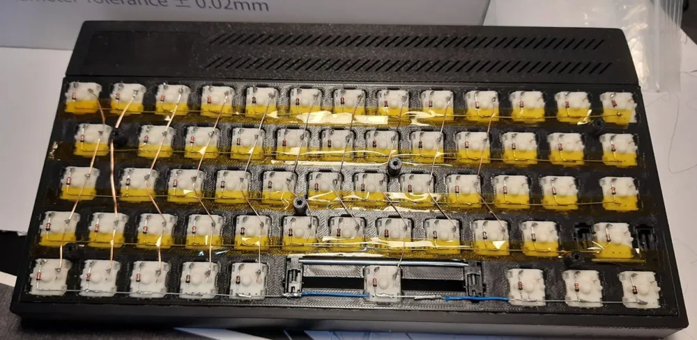 Retro-style wedge computer keyboard case by Dmitrii Zlygin MakerWorld ...