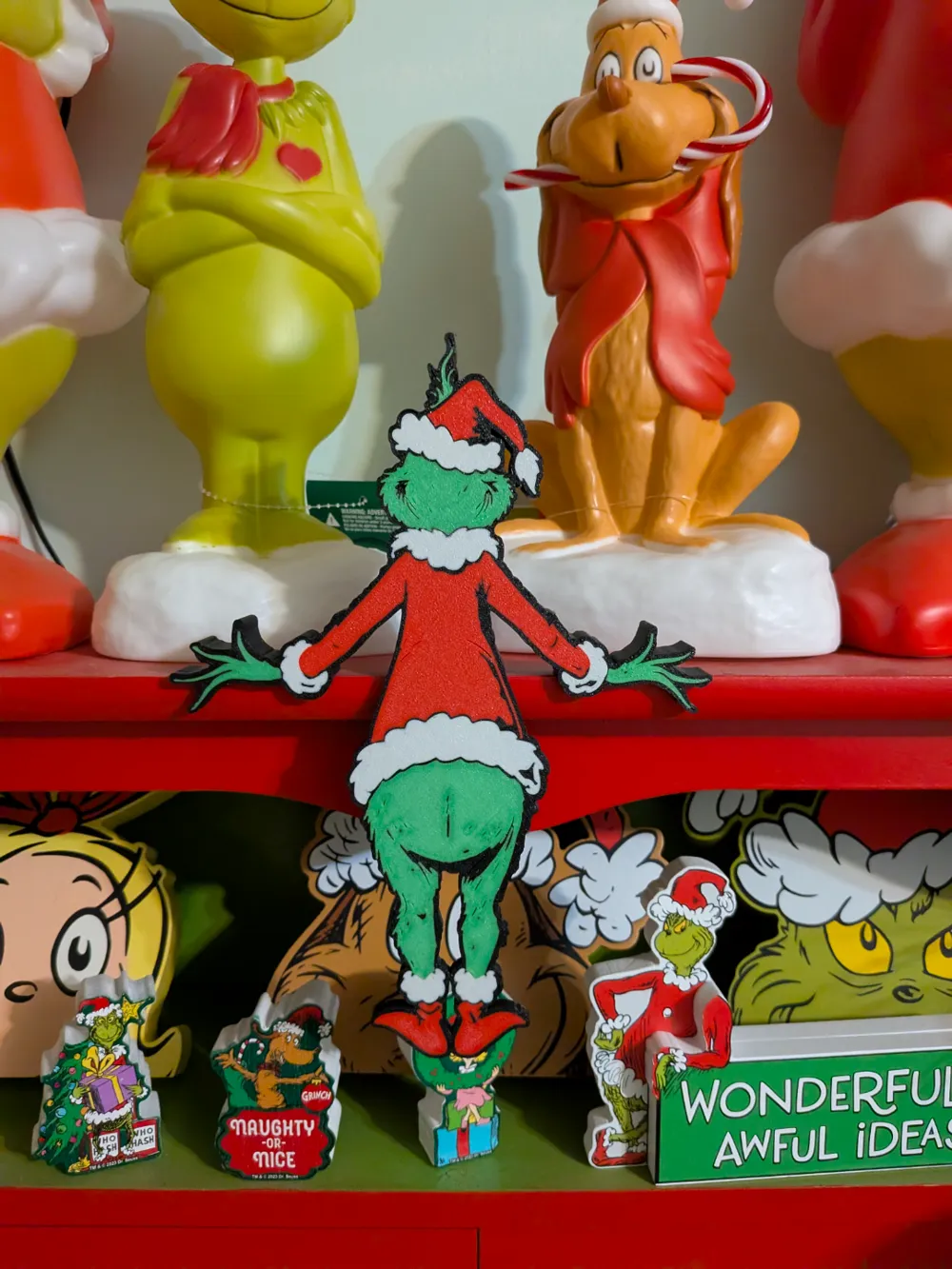 Grinch Climbing Mantel and Door Hanger - Free 3D Print Model - MakerWorld