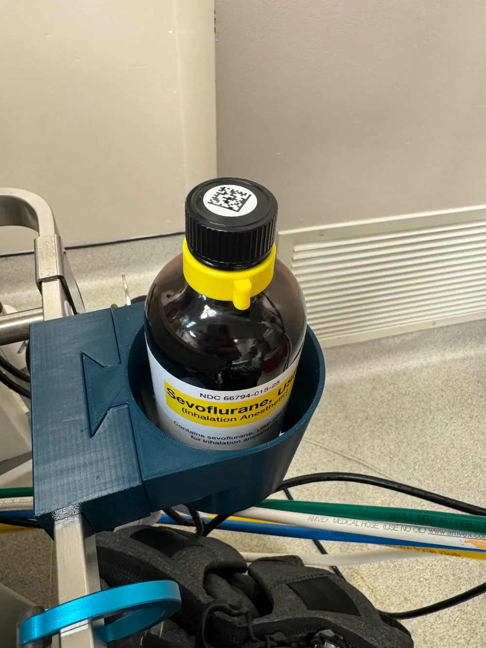 Dräger Anesthesia Machine Cup Holder by rwsteed - MakerWorld