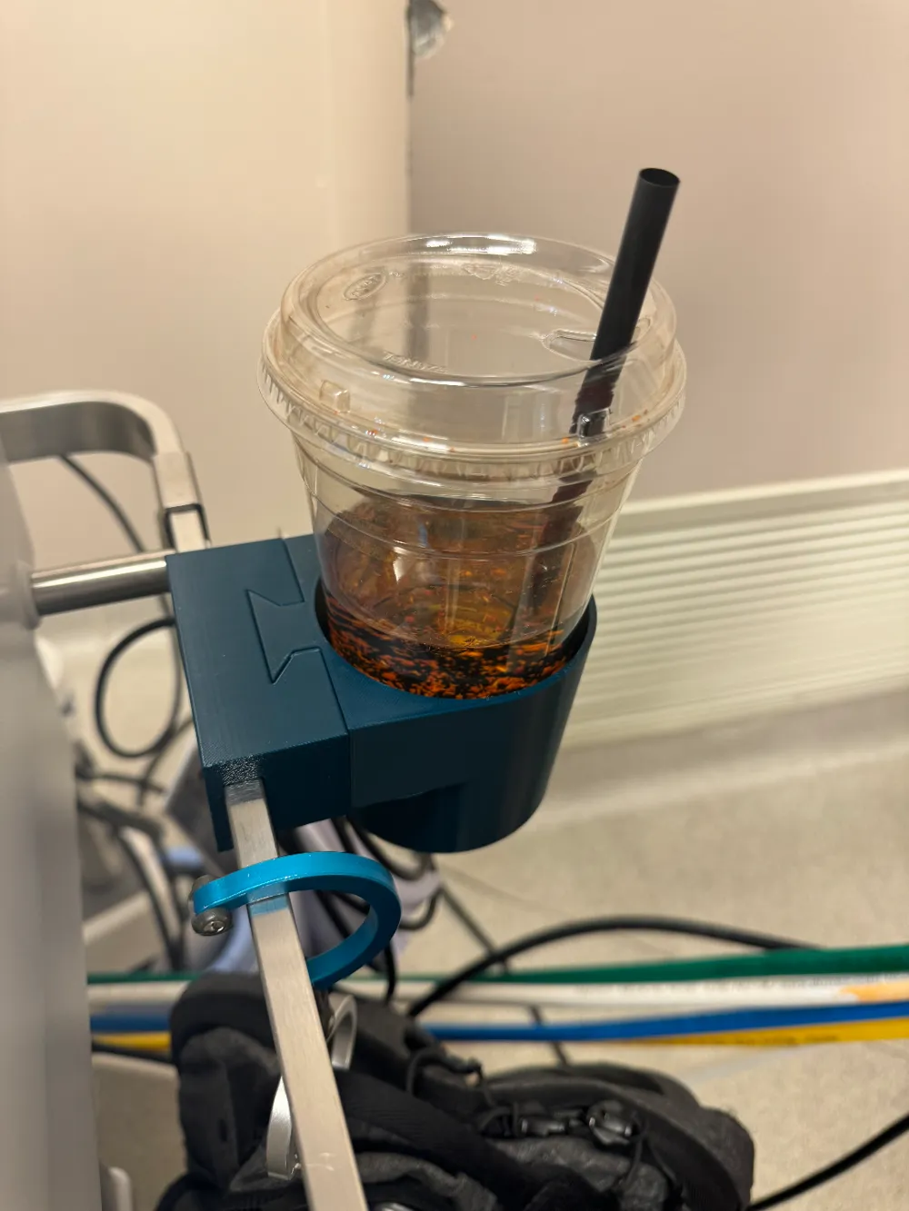 Dräger Anesthesia Machine Cup Holder by rwsteed - MakerWorld