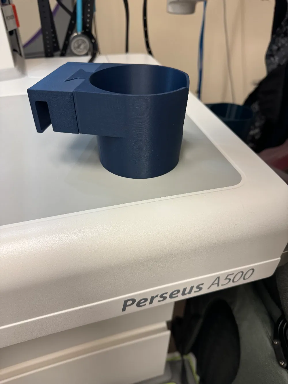 Dräger Anesthesia Machine Cup Holder by rwsteed - MakerWorld