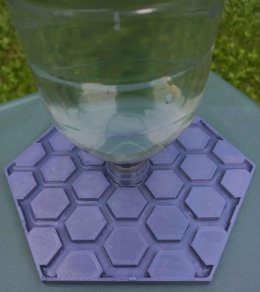 Insect Water Station (parametric) Remixed by mosselini1 - MakerWorld