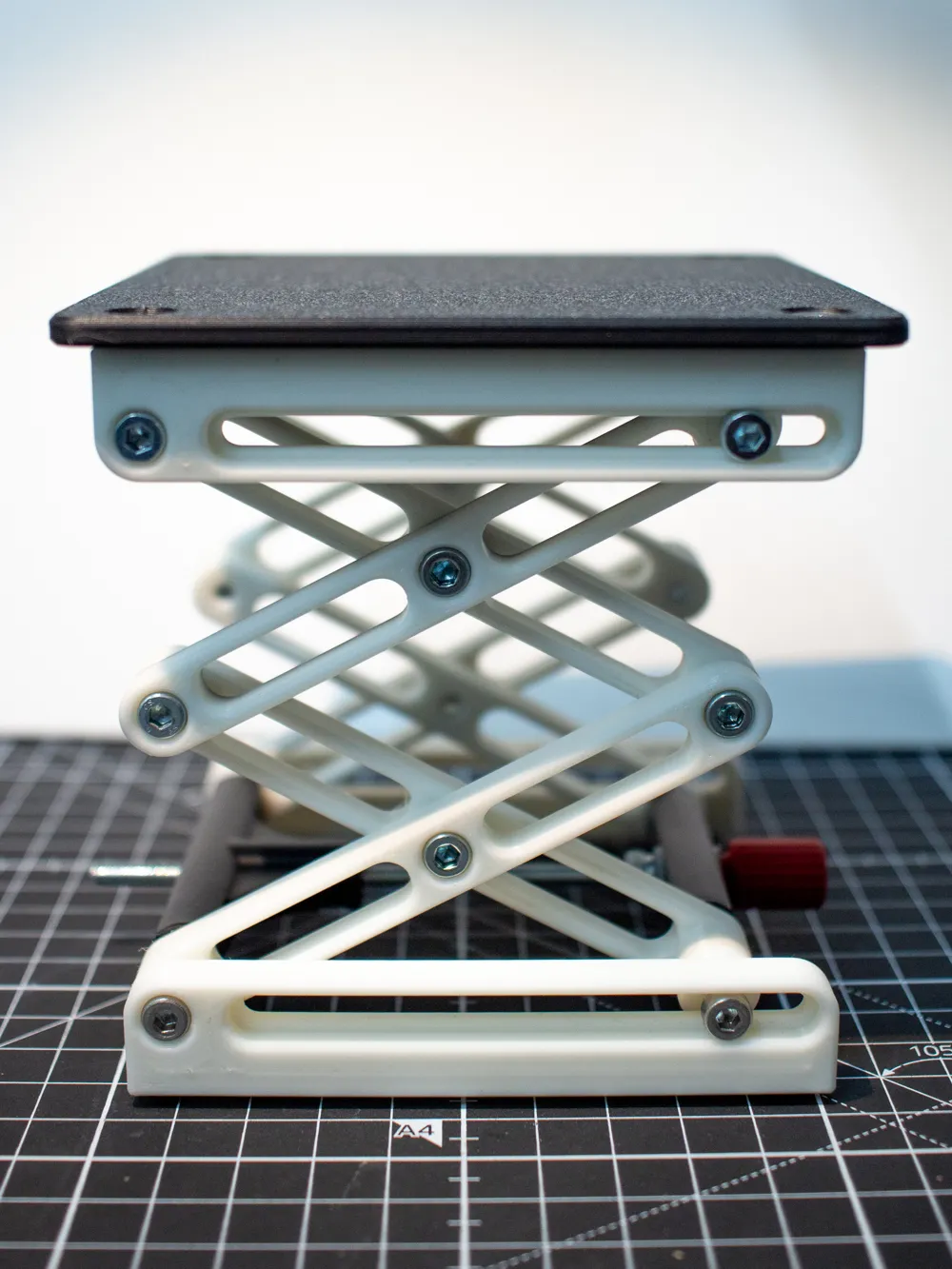 Lab Jack / Scissor Lift - Free 3D Print Model - MakerWorld