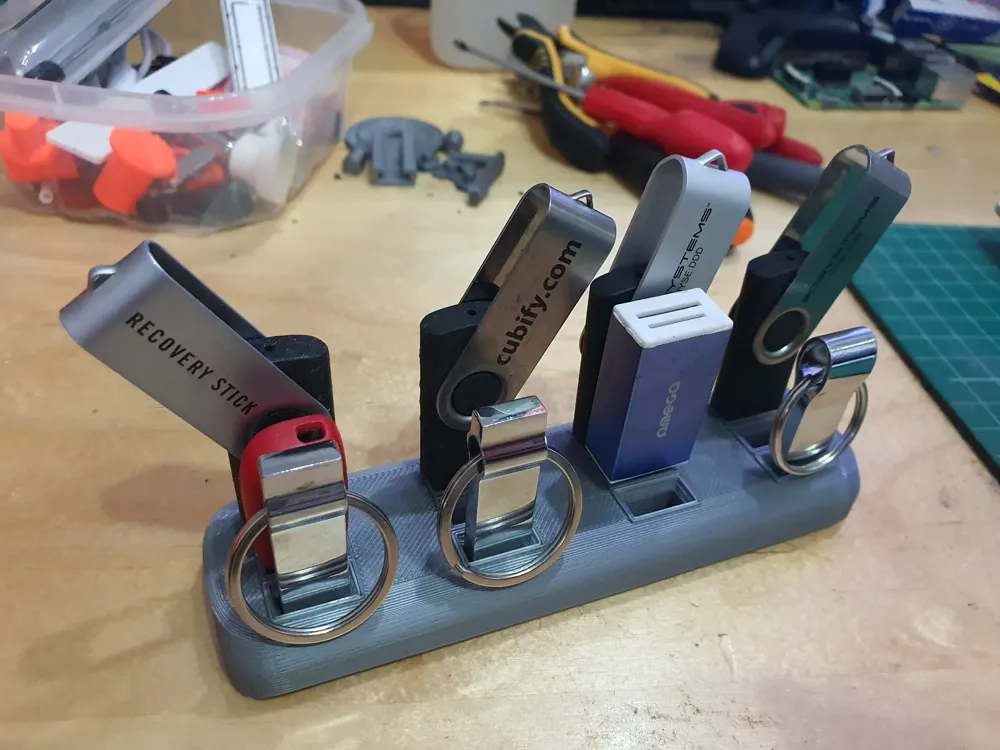 12 x USB Holder Remixed by alextc - MakerWorld