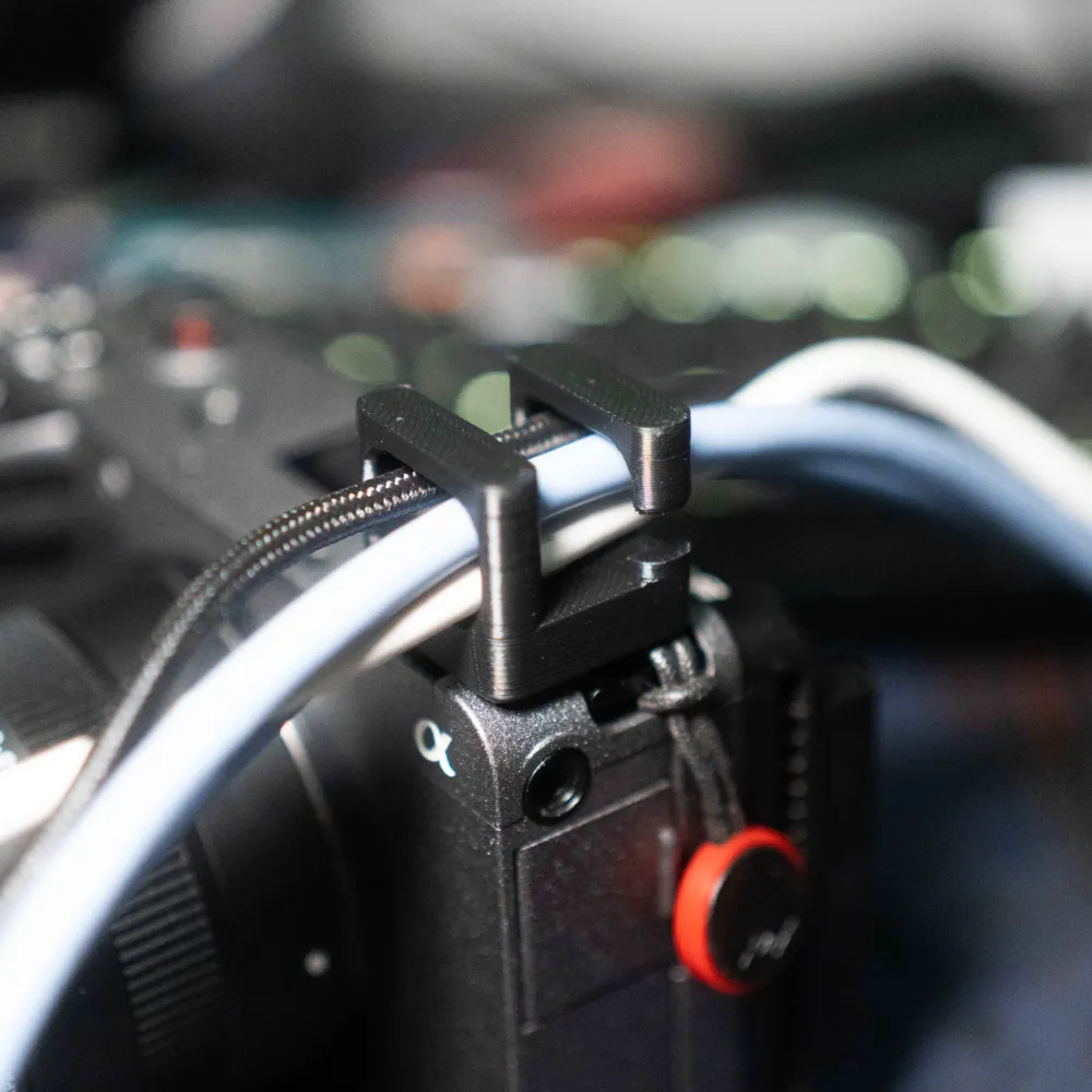 1/4" Cable Management Clip For managing the mess of cables on you ...