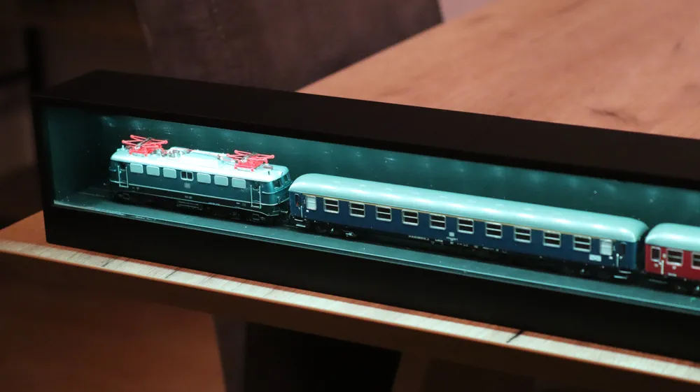 N Gauge Display Case with Lighting (Customizable) - Free 3D Print Model ...