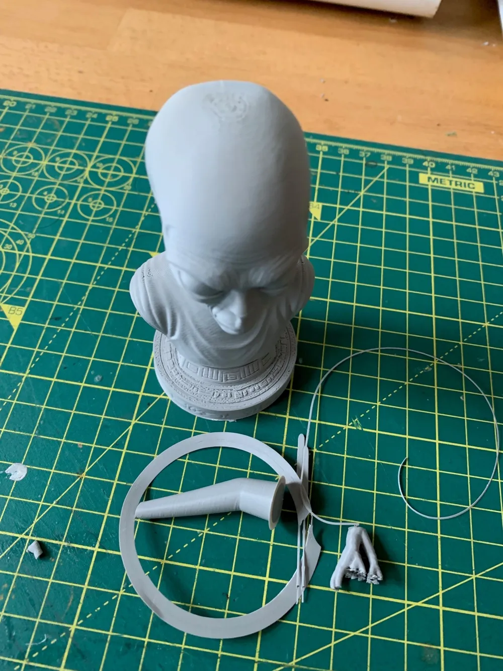 Alien "Skinny Bob" bust by Wicro MakerWorld: Download Free 3D Models