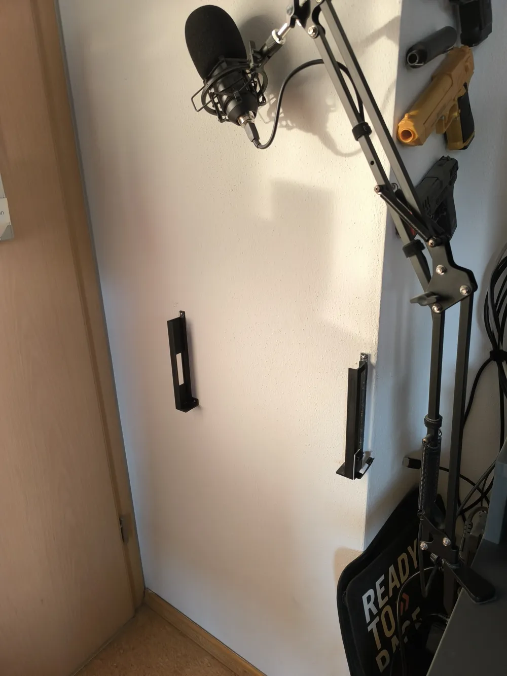 Wall mount for Asus Rog Strix G17 by Maximilian Holl MakerWorld ...