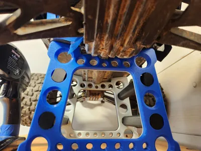 Traxxas 1/5 Scale Stand (Xmaxx) Remixed by AndyMac8 MakerWorld ...