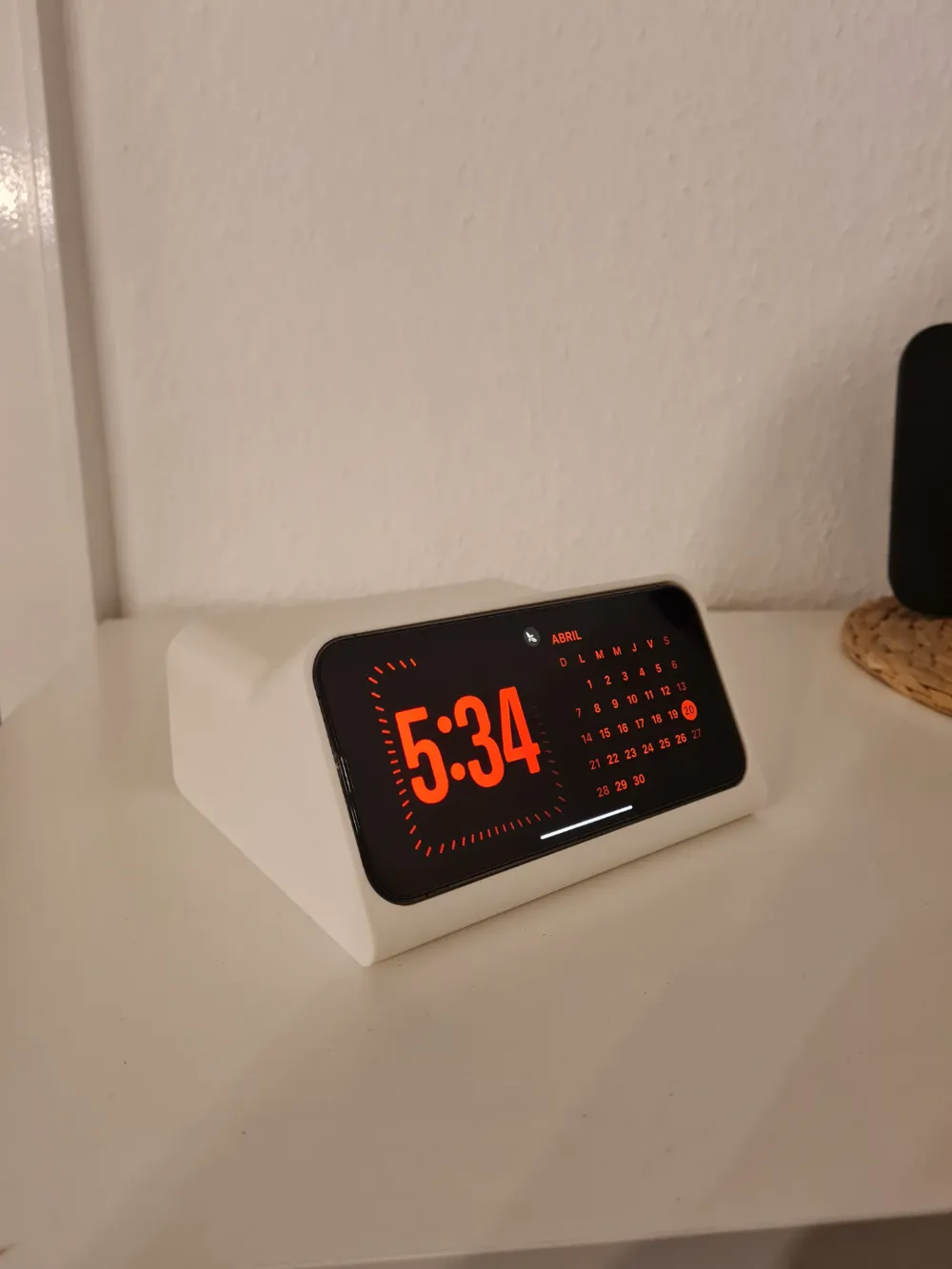 iPhone 13 Pro Max/14 Plus Standby Mode Dock - Free 3D Print Model ...