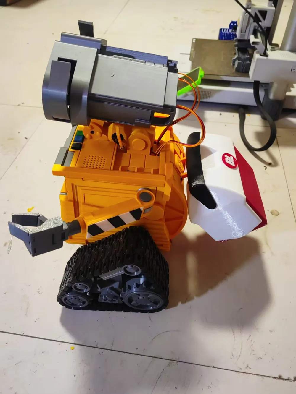 Le robot WALL-E de 3D生万物 - Modèle d'Impression 3D Gratuit - MakerWorld