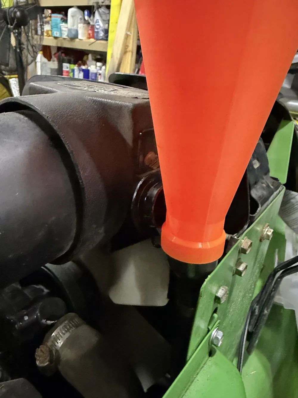 Embudo para líquido de transmisión John Deere 322 - Modelo de impresión ...