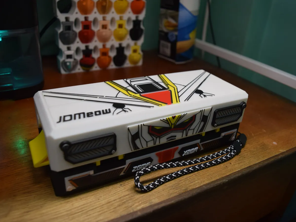 DOPPELDECKEL BEYBLADE DECK-KOFFER (Freedom Gundam-Thema) – Kostenloses ...