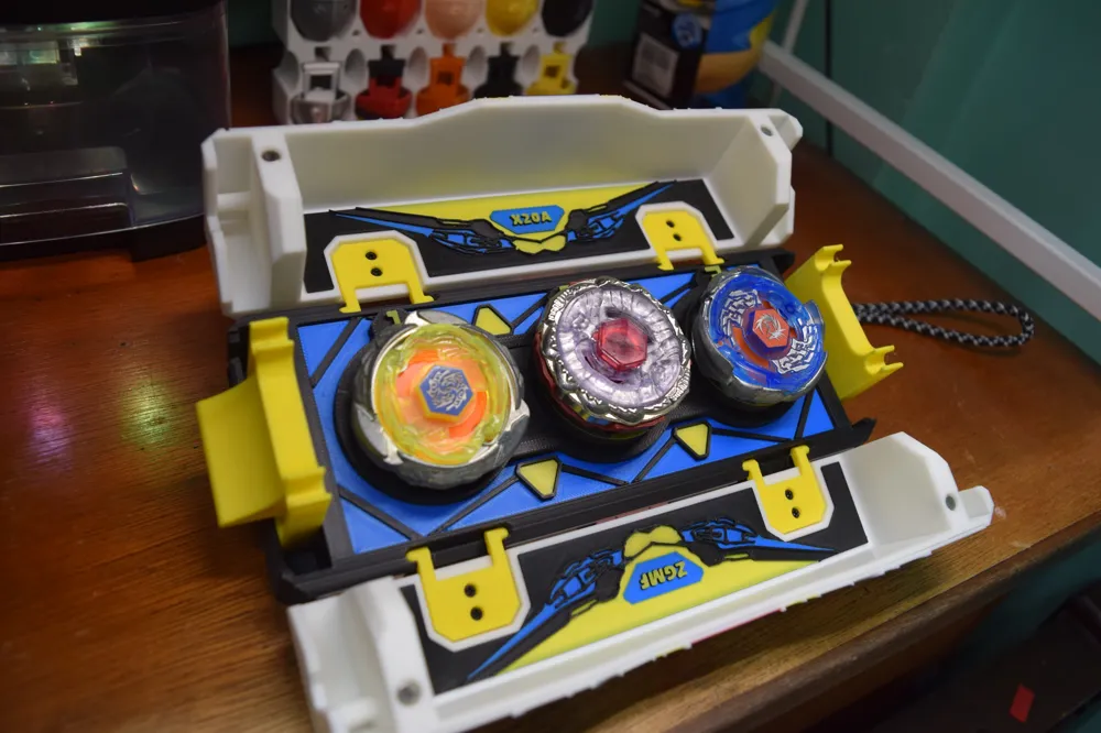 DOPPELDECKEL BEYBLADE DECK-KOFFER (Freedom Gundam-Thema) – Kostenloses ...