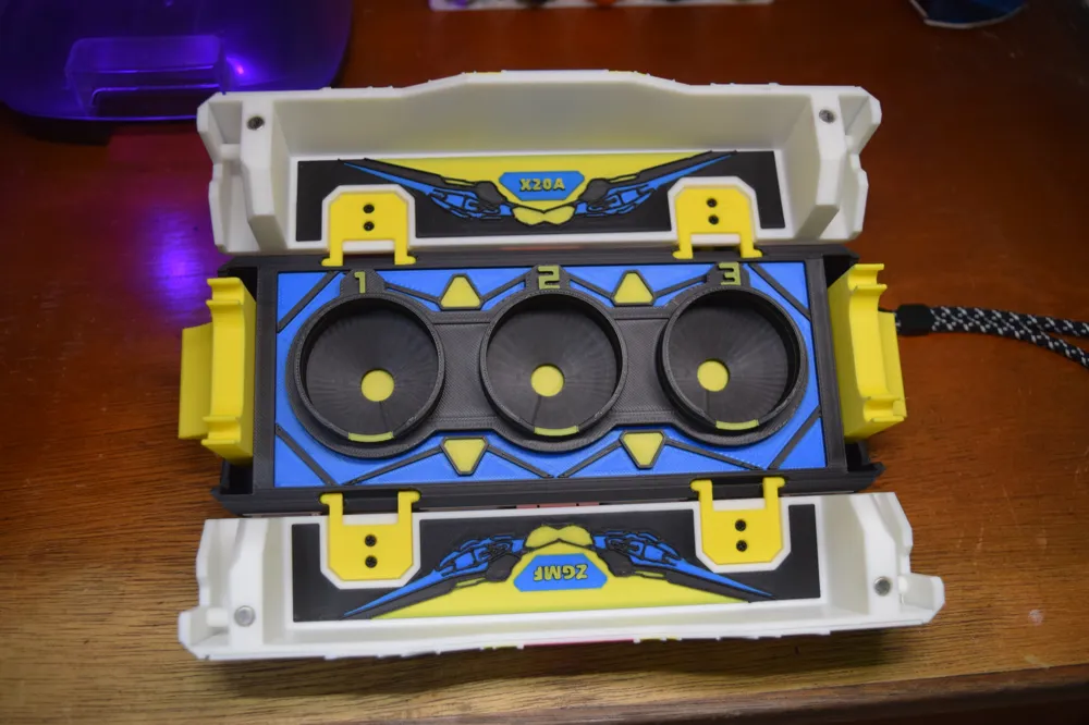 DOPPELDECKEL BEYBLADE DECK-KOFFER (Freedom Gundam-Thema) – Kostenloses ...