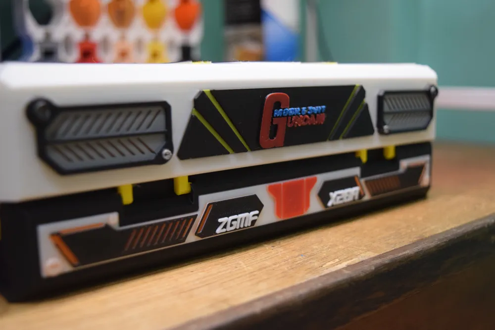 DOPPELDECKEL BEYBLADE DECK-KOFFER (Freedom Gundam-Thema) – Kostenloses ...