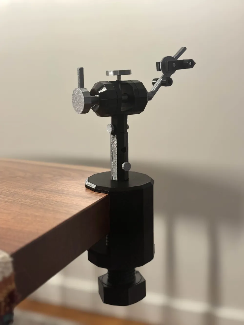 Cam Actuated Rotary Fly Tying Vise - Free 3D Print Model - MakerWorld