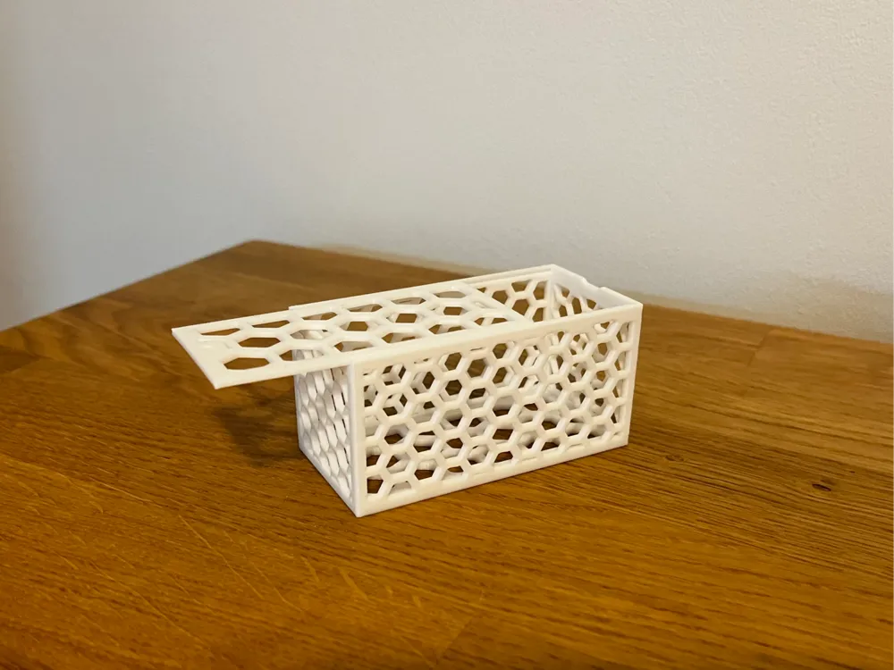 Small box with sliding locking lid honeycomb by chmod_700 - MakerWorld