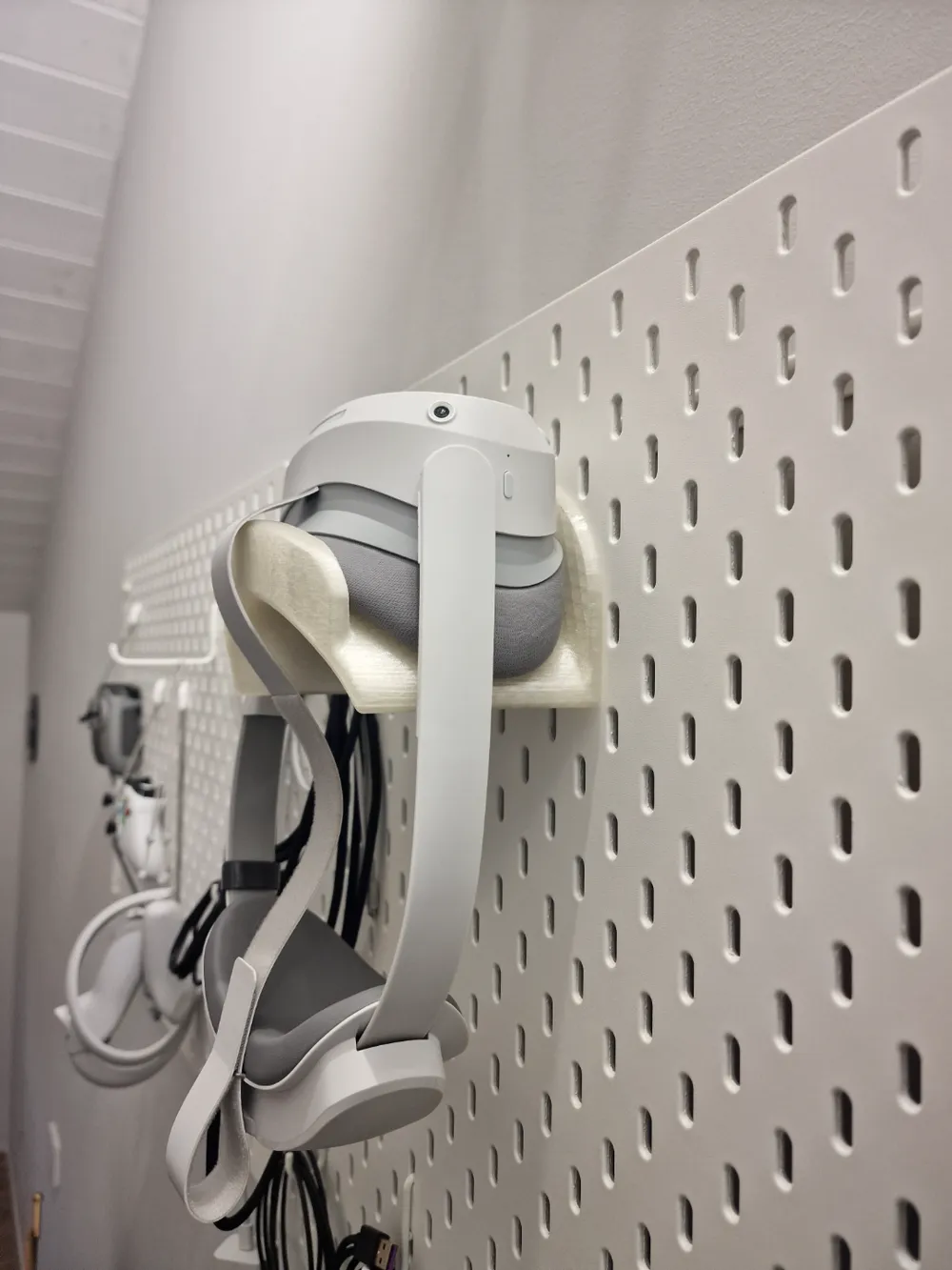 Ikea skadis VR headset holder (Pico 4) by Matteodea MakerWorld: Download Free 3D Models