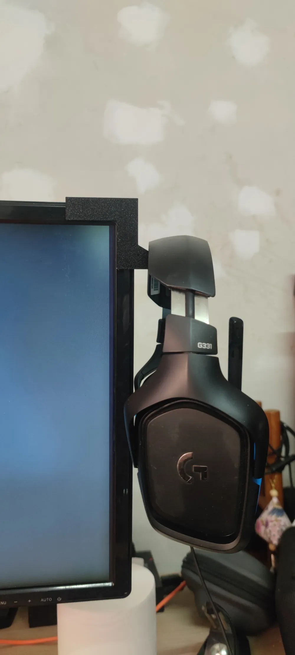 Monitor Headphone Hook (Modified) - Free 3D Print Model - MakerWorld