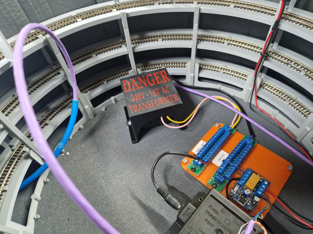 Gaugemaster 240v - 16/17v AC Transformer Cover by Simply Models - MakerWorld