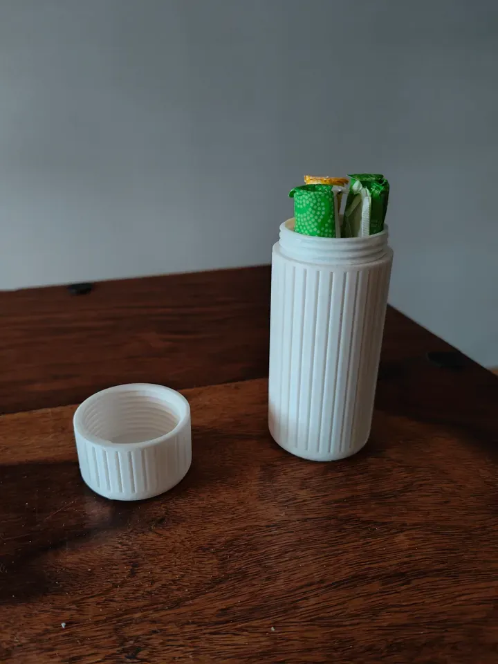 Screw top tampon holder by crabstiks - MakerWorld