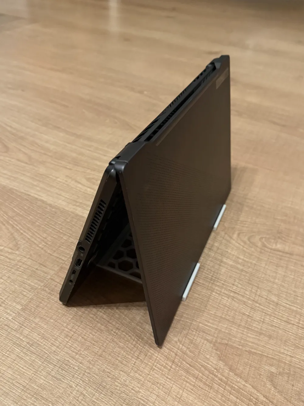 Laptop tent stand by CreevekCZ - MakerWorld