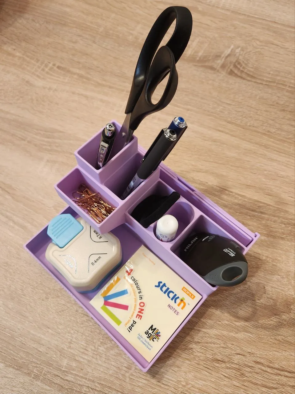 Student desk organizer with customizable signs by Diana P - MakerWorld