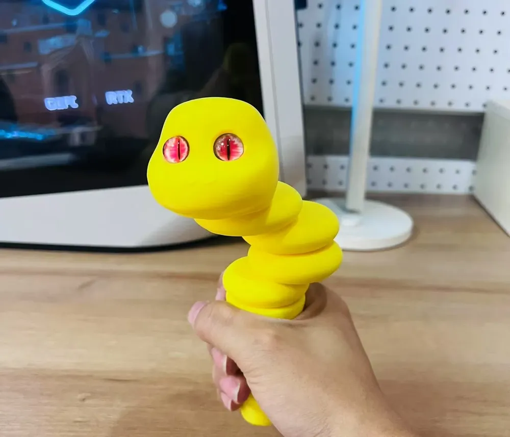 Wriggly Snake Toy (Regular + Glass Eye Versions) by 火宅 - MakerWorld