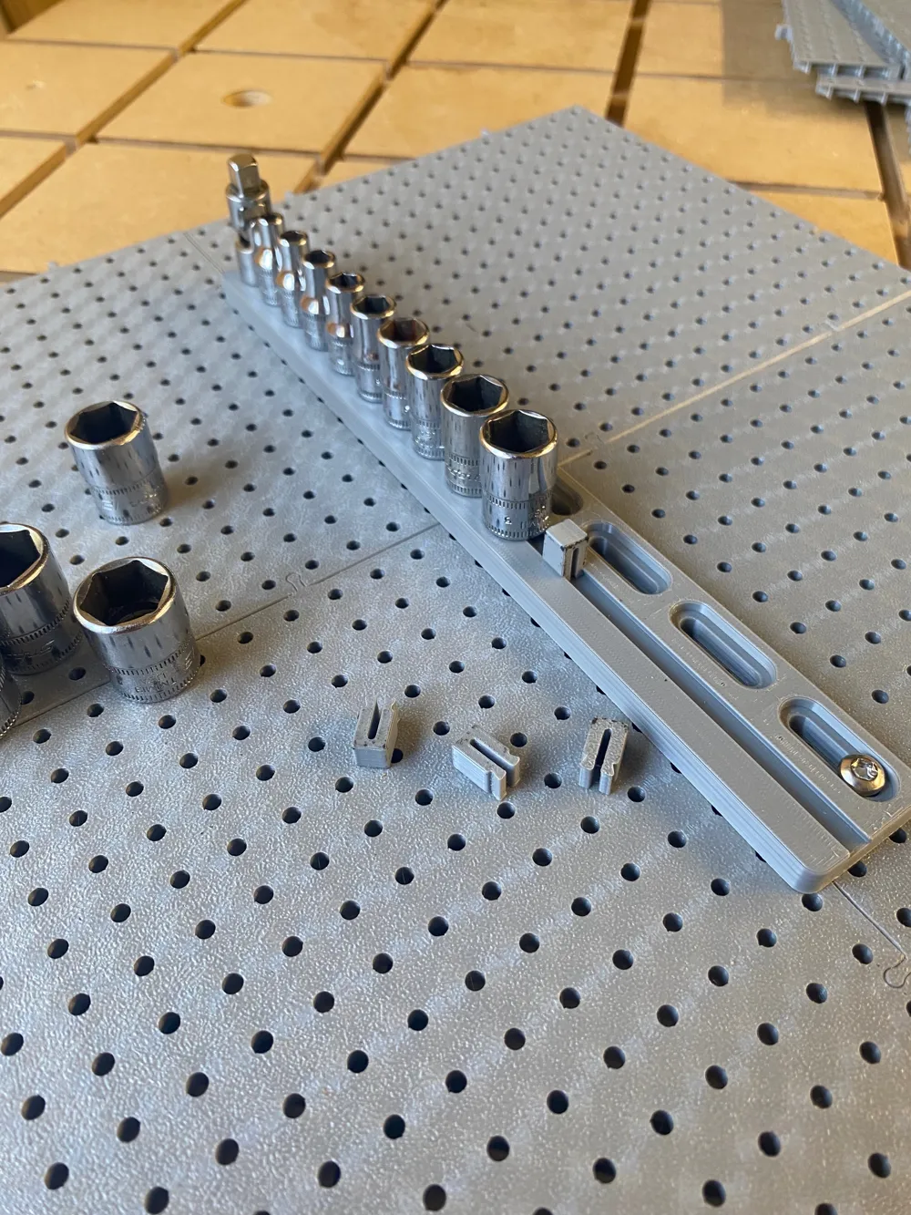 Socket Rail/Holder - Toolgrid - No Gaps by lx MakerWorld: Download Free 3D Models