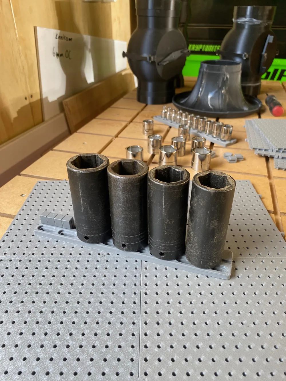 Socket Rail/Holder - Toolgrid - No Gaps by lx MakerWorld: Download Free 3D Models