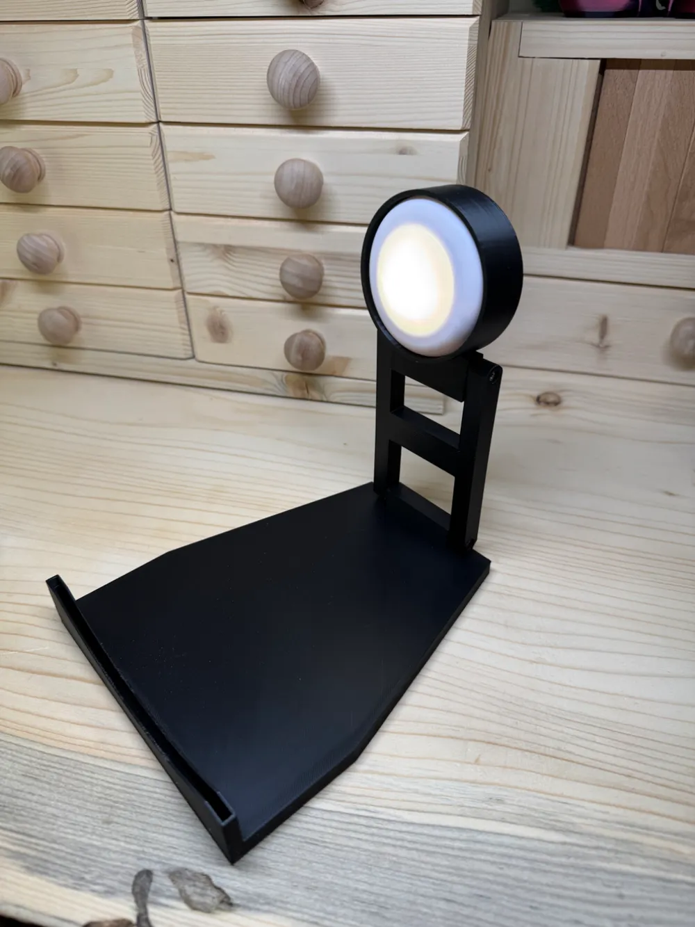 Watch stand with light holder by Andrea Gasperetti - MakerWorld
