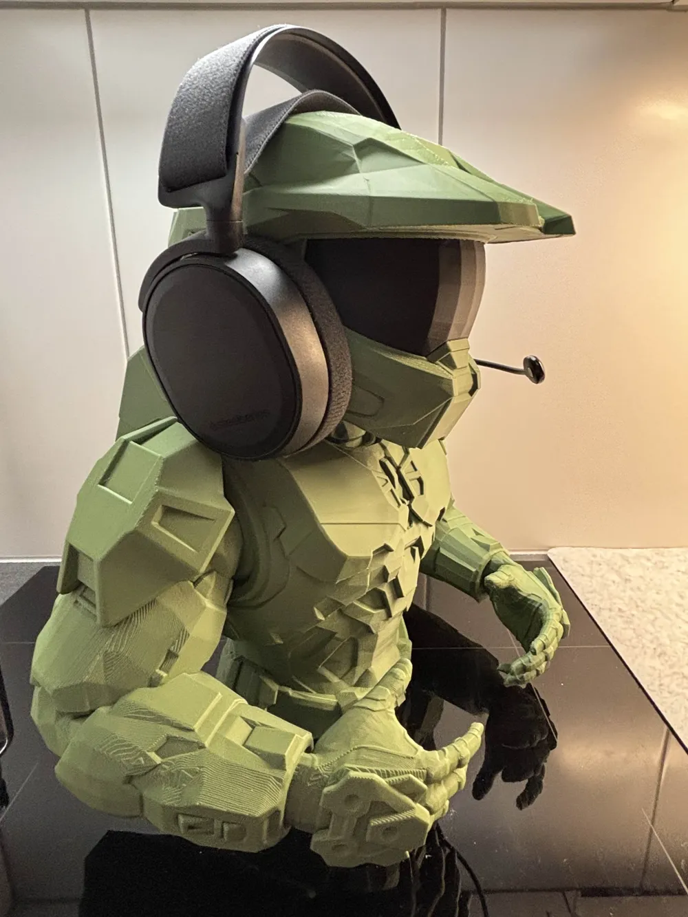 Master Chief Bust Stand for Gaming Gear by Riplock MakerWorld: Download ...