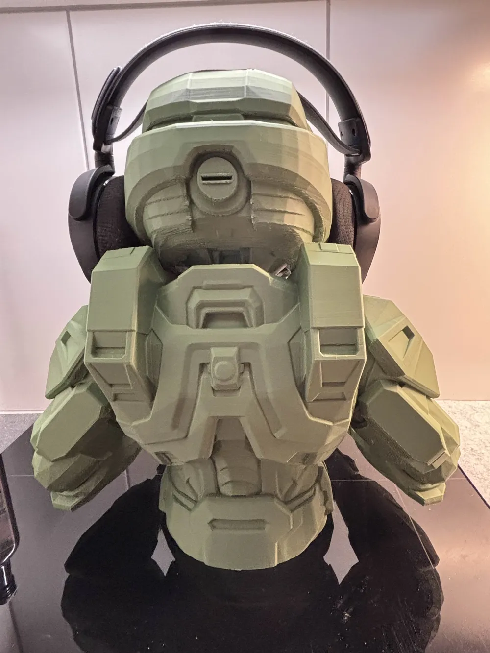 Master Chief Bust Stand for Gaming Gear by Riplock MakerWorld: Download ...