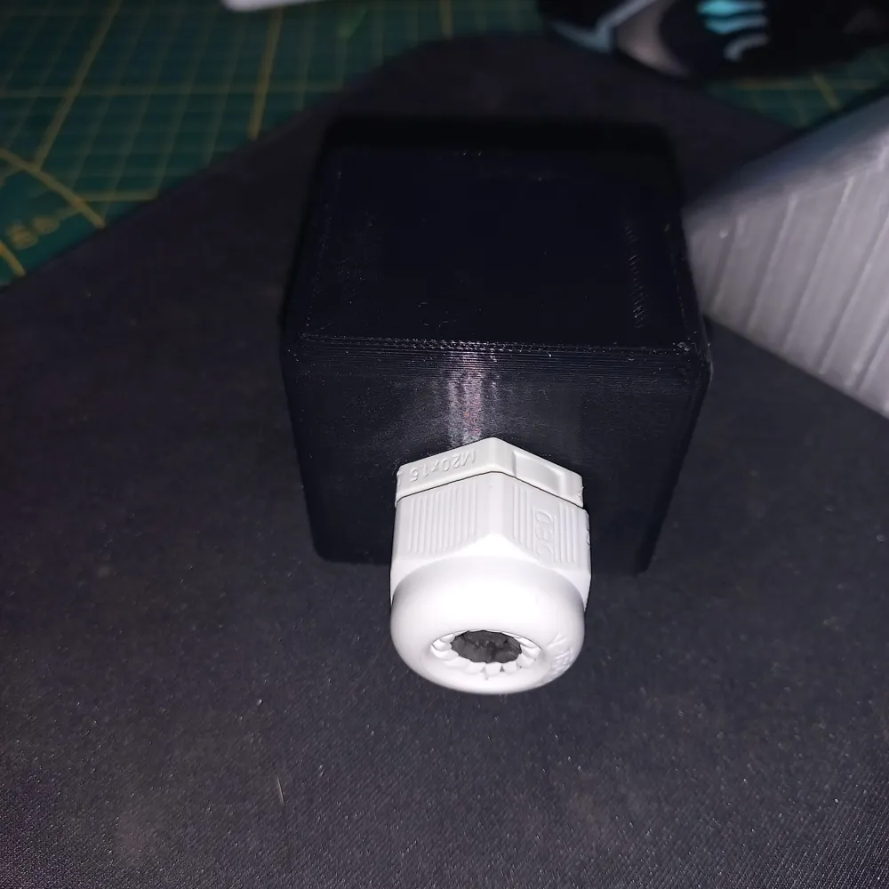 Roof feed-through for M20 thread - Free 3D Print Model - MakerWorld