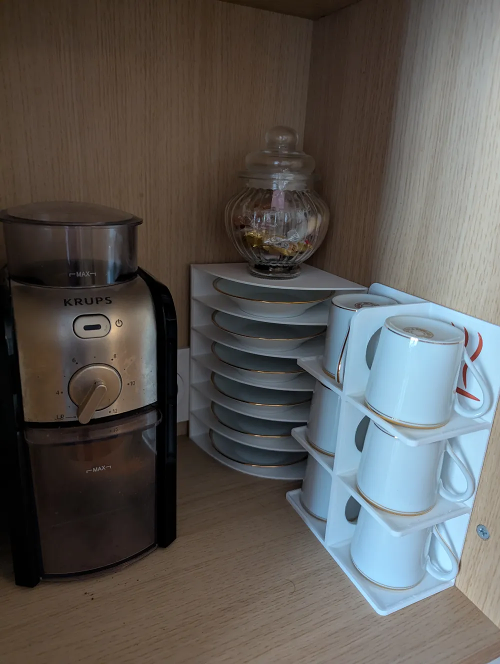Small shelf for coffee saucer - Free 3D Print Model - MakerWorld