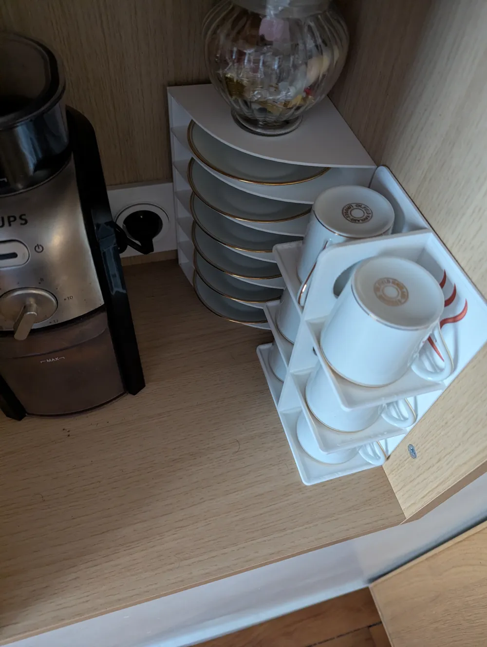 Small shelf for coffee saucer - Free 3D Print Model - MakerWorld