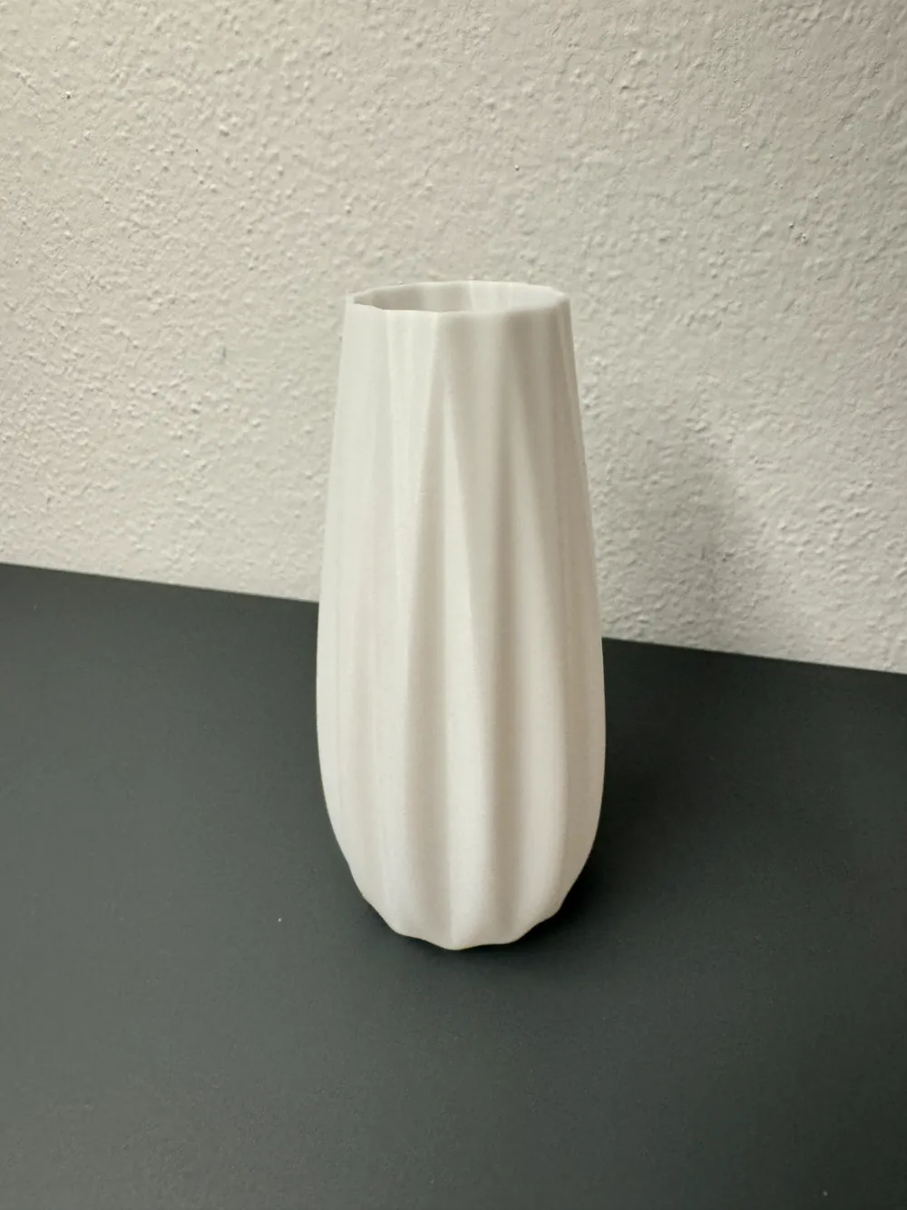 Vase Smooth Ribs Curved by HpInvent MakerWorld: Download Free 3D Models