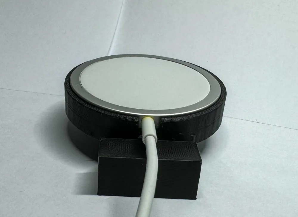 Magsafe removable wall mount by Cloakey - MakerWorld