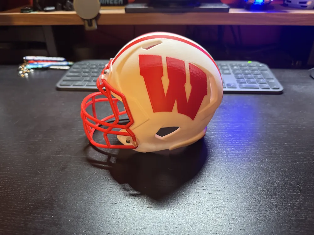 Wisconsin Badgers Football Helmet - Free 3D Print Model - MakerWorld