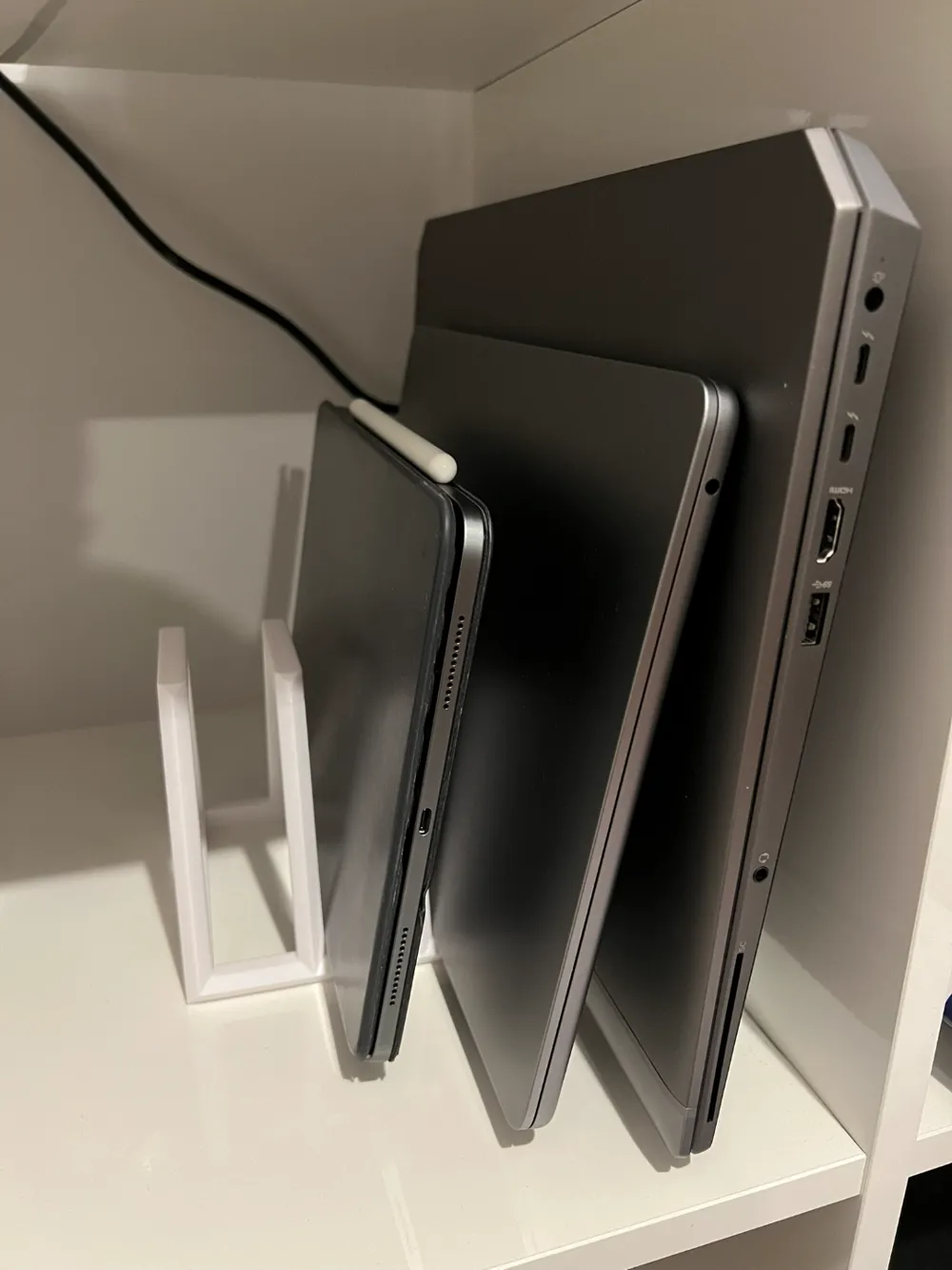 Simple Laptop / Device rack by Icehorn - MakerWorld