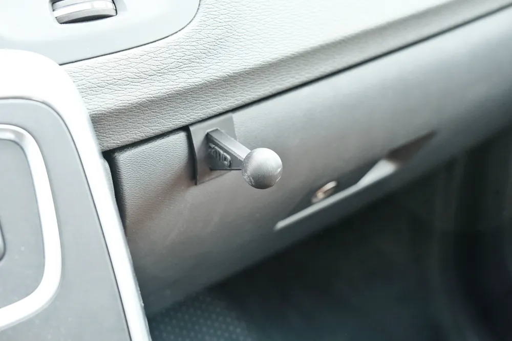 Ball mount phone holder - Volvo V60/S60 by Tantarian - MakerWorld