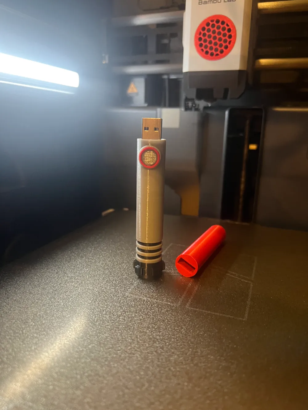 Lightsaber Flashdrive by Doge - MakerWorld