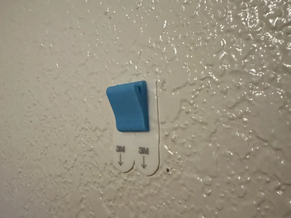 Poster/Picture Frame Wall Mount for Command Strips by theacethree ...